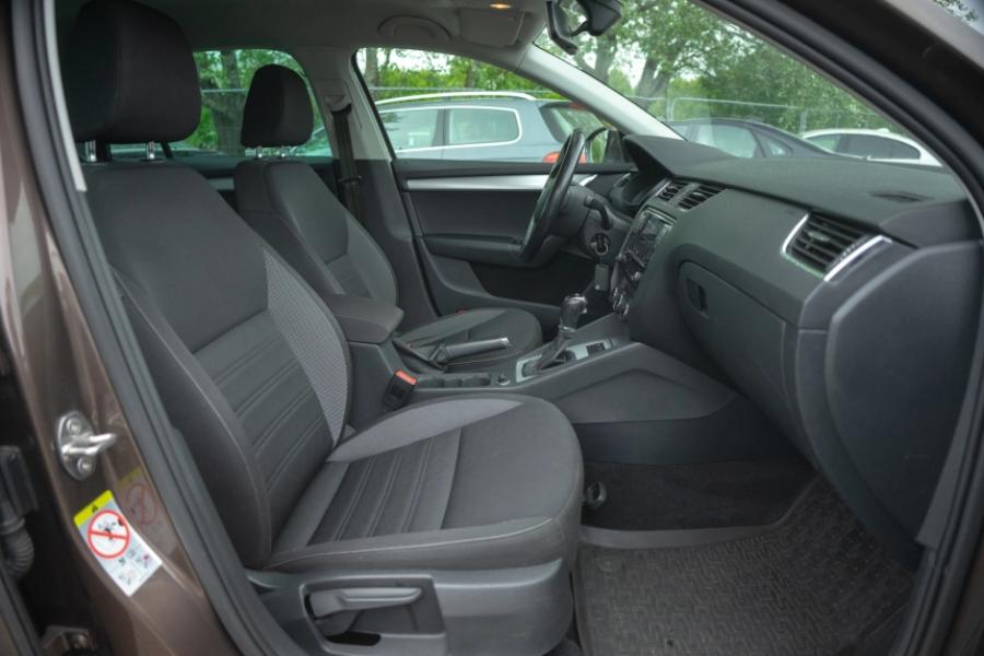 Brown Skoda Octavia 2019 in Riga, with an engine capacity of 1.60 L and mileage of 157 thousand km for 10850 €, photo 13 on AUTOMOTO.COM.LV