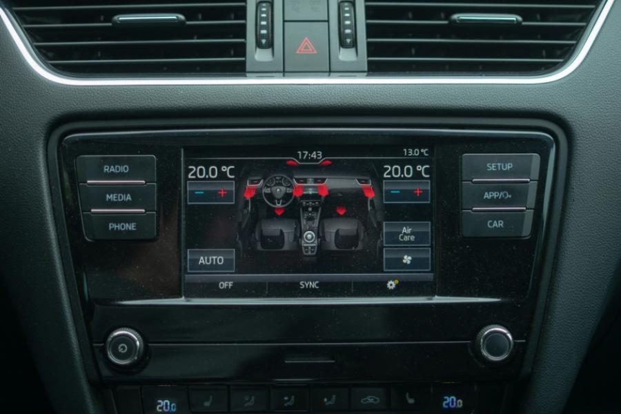 Brown Skoda Octavia 2019 in Riga, with an engine capacity of 1.60 L and mileage of 157 thousand km for 10850 €, photo 23 on AUTOMOTO.COM.LV