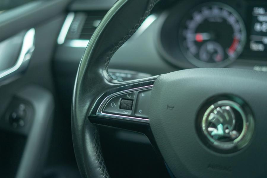 Brown Skoda Octavia 2019 in Riga, with an engine capacity of 1.60 L and mileage of 157 thousand km for 10850 €, photo 28 on AUTOMOTO.COM.LV