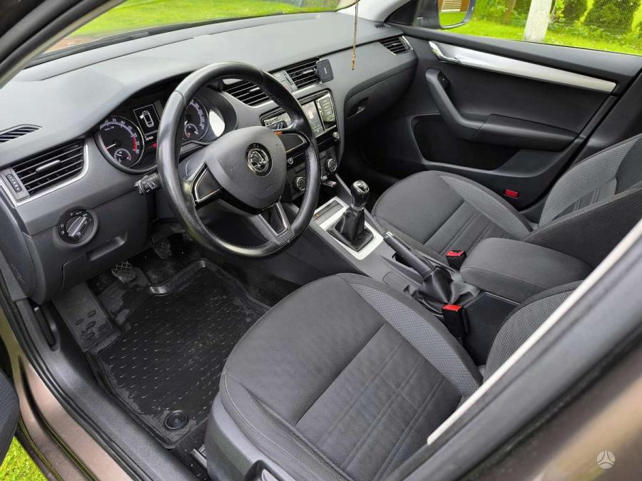 Brūns Skoda Octavia 2019 Viļņa, ar dzinēja tilpumu 1.60 L un nobraukumu 371 tūkst. km par 8000 €, foto 20 vietnē AUTOMOTO.COM.LV