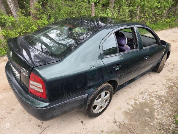 Zaļš Skoda Octavia 2004 Viļņa, ar dzinēja tilpumu 1.90 L un nobraukumu 190 tūkst. km par 550 €, foto 3 vietnē AUTOMOTO.COM.LV