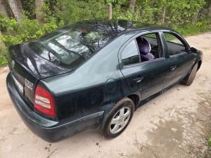 Green Skoda Octavia 2004 in Vilnius, with an engine capacity of 1.90 L and mileage of 190 thousand km for 550 €, photo 4 on AUTOMOTO.COM.LV
