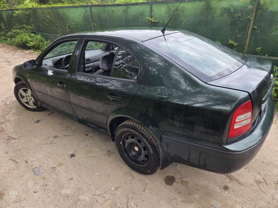 Green Skoda Octavia 2004 in Vilnius, with an engine capacity of 1.90 L and mileage of 190 thousand km for 550 €, photo 5 on AUTOMOTO.COM.LV