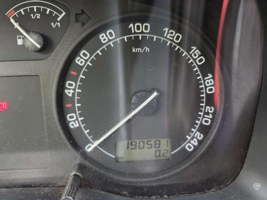 Green Skoda Octavia 2004 in Vilnius, with an engine capacity of 1.90 L and mileage of 190 thousand km for 550 €, photo 8 on AUTOMOTO.COM.LV