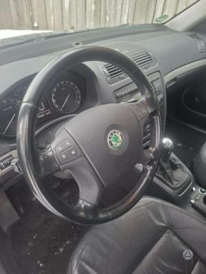 Zaļš Skoda Octavia 2005 Raseiniai, ar dzinēja tilpumu 1.97 L un nobraukumu 184 tūkst. km par 1990 €, foto 3 vietnē AUTOMOTO.COM.LV