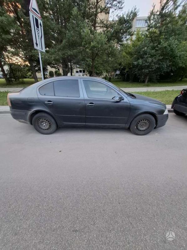 Zaļš Skoda Octavia 2005 Viļņa, ar dzinēja tilpumu 1.90 L un nobraukumu 400 tūkst. km par 500 €, foto 1 vietnē AUTOMOTO.COM.LV