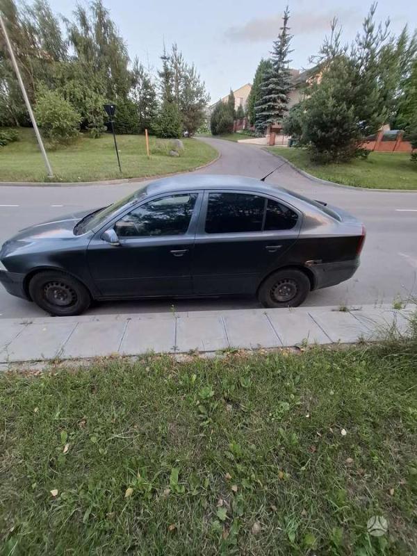 Zaļš Skoda Octavia 2005 Viļņa, ar dzinēja tilpumu 1.90 L un nobraukumu 400 tūkst. km par 500 €, foto 2 vietnē AUTOMOTO.COM.LV