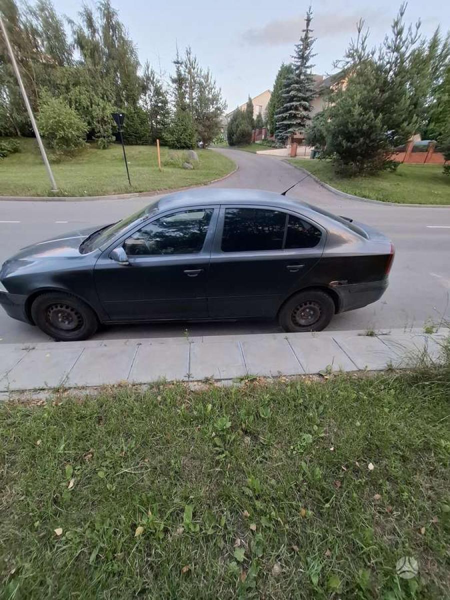 Green Skoda Octavia 2005 in Vilnius, with an engine capacity of 1.90 L and mileage of 400 thousand km for 500 €, photo 3 on AUTOMOTO.COM.LV