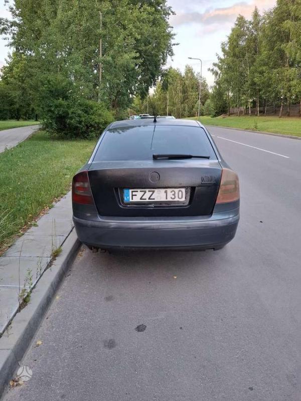 Zaļš Skoda Octavia 2005 Viļņa, ar dzinēja tilpumu 1.90 L un nobraukumu 400 tūkst. km par 500 €, foto 3 vietnē AUTOMOTO.COM.LV