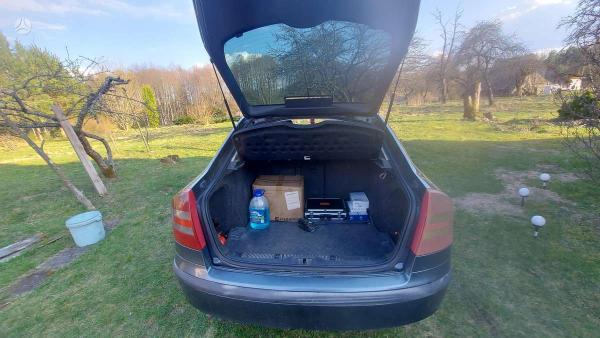 Zaļš Skoda Octavia 2005 Viļņa, ar dzinēja tilpumu 1.90 L un nobraukumu 400 tūkst. km par 500 €, foto 7 vietnē AUTOMOTO.COM.LV