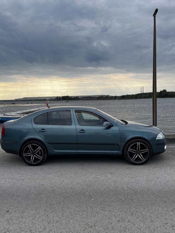 Green Skoda Octavia 2008 in Narva, with an engine capacity of 1.90 L and mileage of 440 thousand km for 2500 €, photo 6 on AUTOMOTO.COM.LV