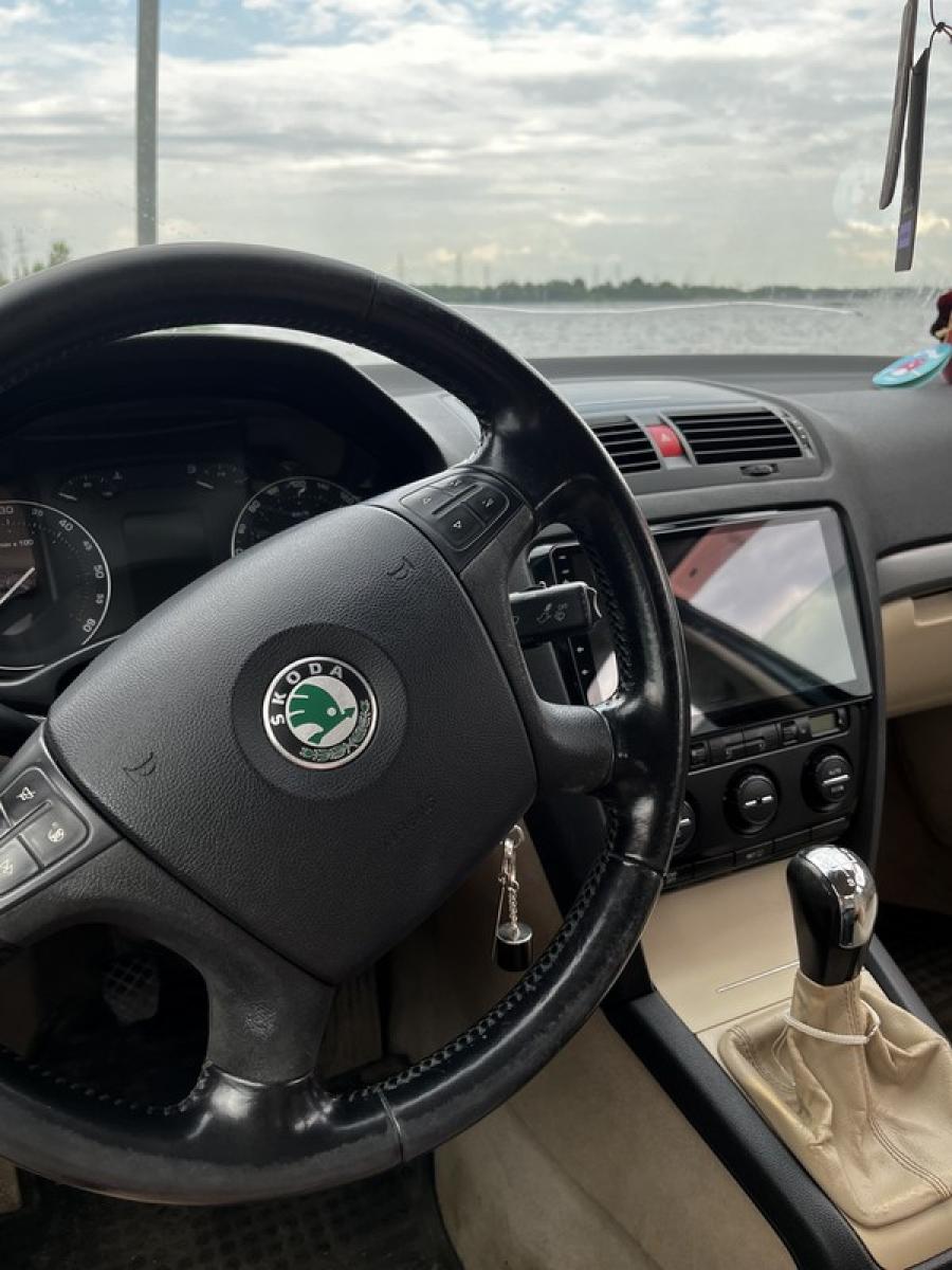 Green Skoda Octavia 2008 in Narva, with an engine capacity of 1.90 L and mileage of 440 thousand km for 2500 €, photo 14 on AUTOMOTO.COM.LV