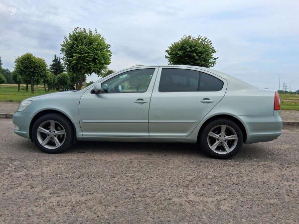Green Skoda Octavia 2008 in Kaunas, with an engine capacity of 1.90 L and mileage of 211 thousand km for 3850 €, photo 1 on AUTOMOTO.COM.LV