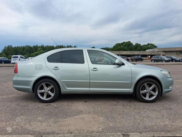Green Skoda Octavia 2008 in Kaunas, with an engine capacity of 1.90 L and mileage of 211 thousand km for 3850 €, photo 5 on AUTOMOTO.COM.LV