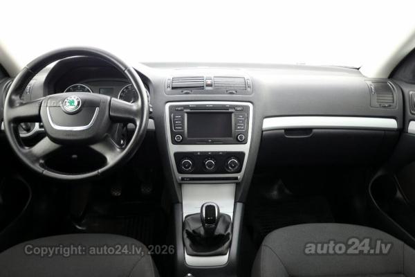 Zaļš Skoda Octavia 2012 Tallina, ar dzinēja tilpumu 1.20 L un nobraukumu 199 tūkst. km par 1499 €, foto 5 vietnē AUTOMOTO.COM.LV