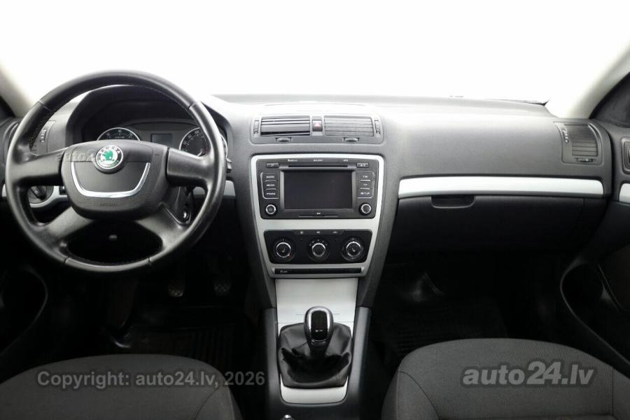 Zaļš Skoda Octavia 2012 Tallina, ar dzinēja tilpumu 1.20 L un nobraukumu 199 tūkst. km par 1499 €, foto 5 vietnē AUTOMOTO.COM.LV