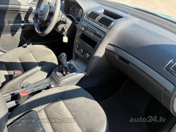 Green Skoda Octavia 2012 in Parnu, with an engine capacity of 1.20 L and mileage of 200 thousand km for 3200 €, photo 4 on AUTOMOTO.COM.LV