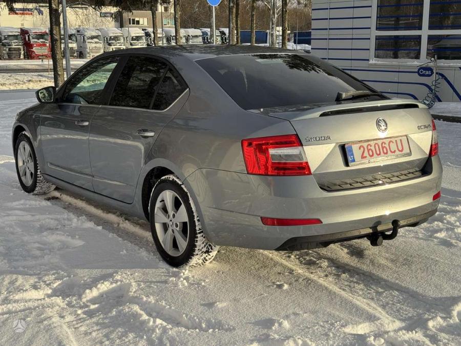 Green Skoda Octavia 2014 in Vilnius, with an engine capacity of 1.60 L and mileage of 255 thousand km for 5650 €, photo 4 on AUTOMOTO.COM.LV