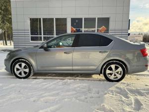 Green Skoda Octavia 2014 in Vilnius, with an engine capacity of 1.60 L and mileage of 255 thousand km for 5650 €, photo 6 on AUTOMOTO.COM.LV