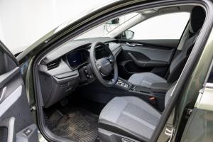 Zaļš Skoda Octavia 2026 Jehvi, ar dzinēja tilpumu 1.50 L un nobraukumu 8 tūkst. km par 34650 €, foto 12 vietnē AUTOMOTO.COM.LV