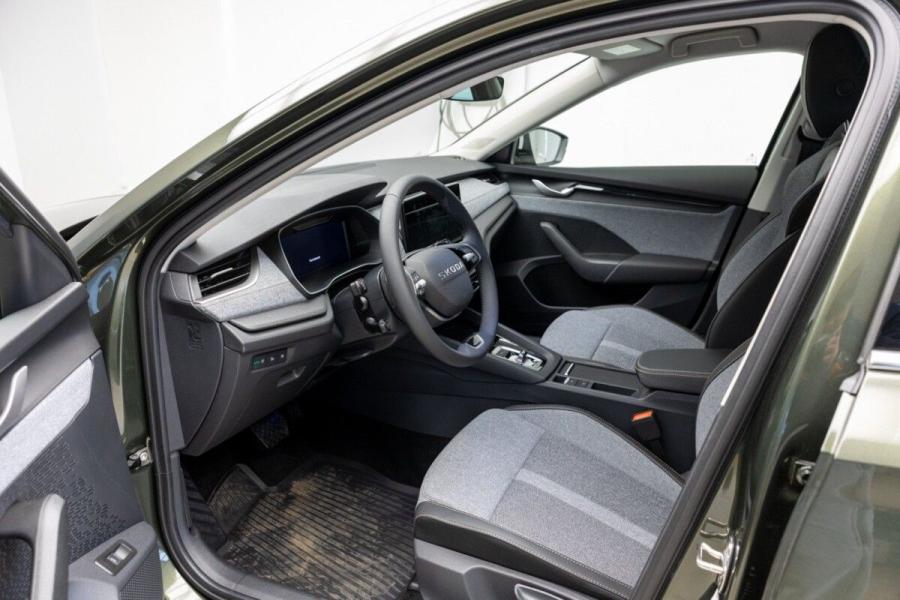 Zaļš Skoda Octavia 2026 Jehvi, ar dzinēja tilpumu 1.50 L un nobraukumu 8 tūkst. km par 34650 €, foto 12 vietnē AUTOMOTO.COM.LV