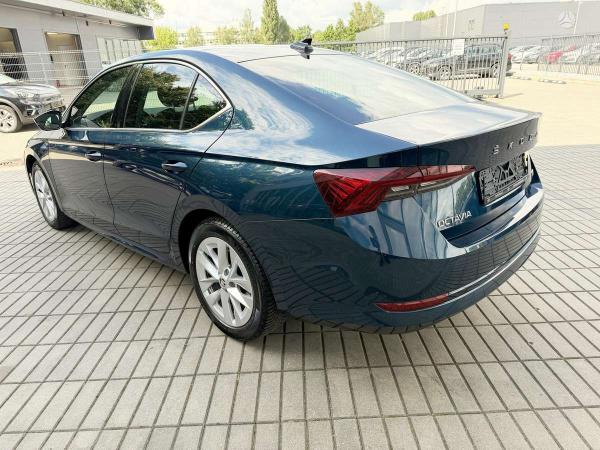 Green Skoda Octavia 2021 in Kaunas, with an engine capacity of 1.00 L and mileage of 155 thousand km for 13500 €, photo 3 on AUTOMOTO.COM.LV