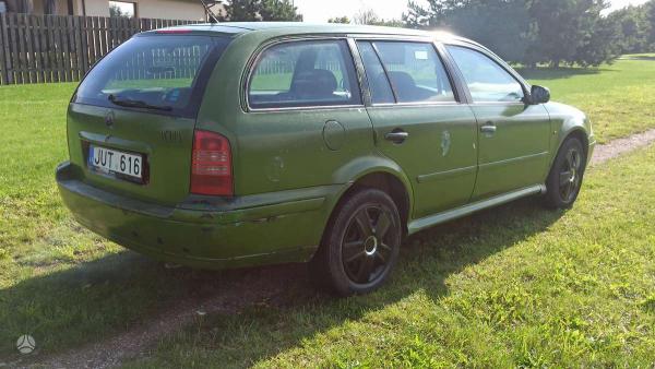 Green Skoda Octavia 1999 in Pakruojis, with an engine capacity of 1.90 L and mileage of 385 thousand km for 320 €, photo 5 on AUTOMOTO.COM.LV