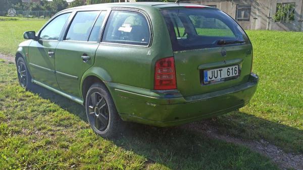Green Skoda Octavia 1999 in Pakruojis, with an engine capacity of 1.90 L and mileage of 385 thousand km for 320 €, photo 6 on AUTOMOTO.COM.LV