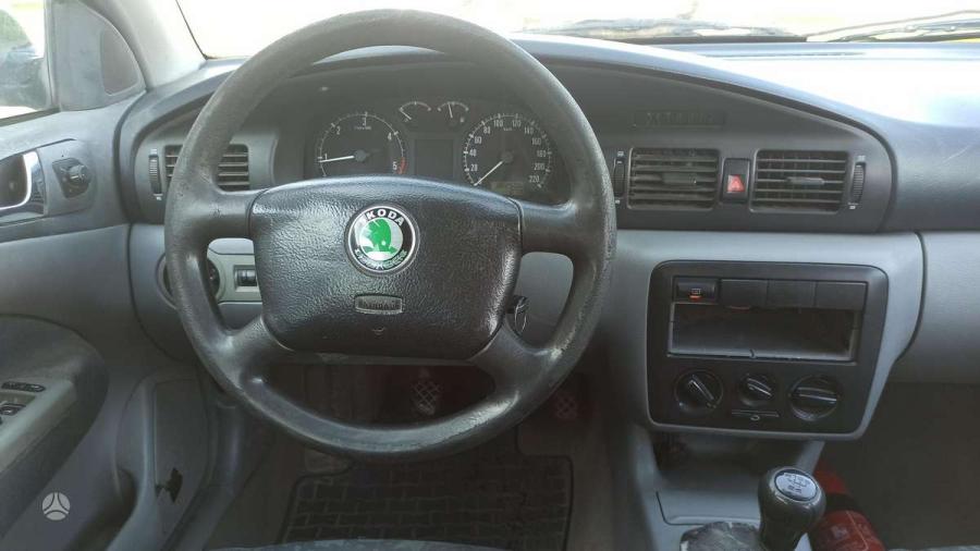 Green Skoda Octavia 1999 in Pakruojis, with an engine capacity of 1.90 L and mileage of 385 thousand km for 320 €, photo 8 on AUTOMOTO.COM.LV