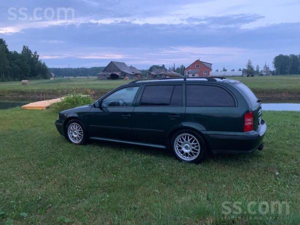 Green Skoda Octavia 2000 in Riga, with an engine capacity of 2.00 L and mileage of 228 thousand km for 2600 €, photo 5 on AUTOMOTO.COM.LV
