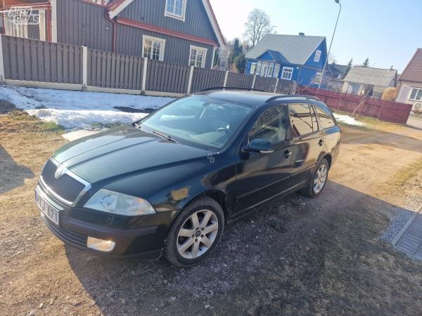 Green Skoda Octavia 2005 in Anyksciai, with an engine capacity of 2.00 L and mileage of 379 thousand km for 1499 €, photo 1 on AUTOMOTO.COM.LV