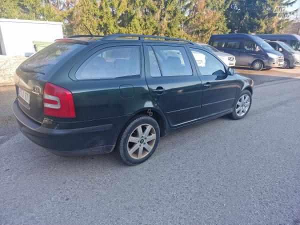 Green Skoda Octavia 2005 in Anyksciai, with an engine capacity of 2.00 L and mileage of 379 thousand km for 1499 €, photo 4 on AUTOMOTO.COM.LV