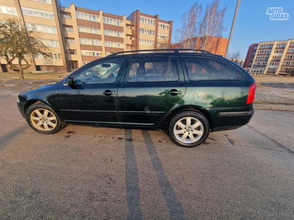 Green Skoda Octavia 2005 in Anyksciai, with an engine capacity of 2.00 L and mileage of 389 thousand km for 1490 €, photo 4 on AUTOMOTO.COM.LV