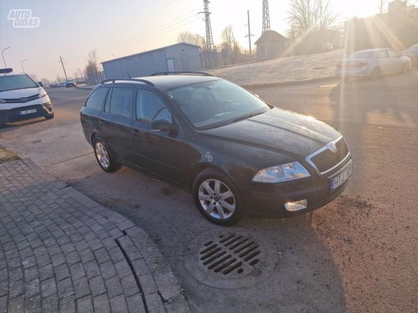 Zaļš Skoda Octavia 2005 Anykščiai, ar dzinēja tilpumu 2.00 L un nobraukumu 379 tūkst. km par 1450 €, foto 2 vietnē AUTOMOTO.COM.LV