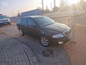 Green Skoda Octavia 2005 in Anyksciai, with an engine capacity of 2.00 L and mileage of 379 thousand km for 1450 €, photo 2 on AUTOMOTO.COM.LV