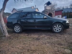 Green Skoda Octavia 2005 in Kaunas, with an engine capacity of 2.00 L and mileage of 389 thousand km for 1250 €, photo 4 on AUTOMOTO.COM.LV