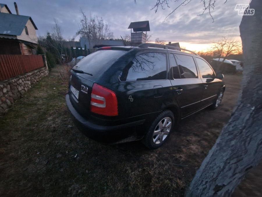 Green Skoda Octavia 2005 in Kaunas, with an engine capacity of 2.00 L and mileage of 389 thousand km for 1250 €, photo 8 on AUTOMOTO.COM.LV