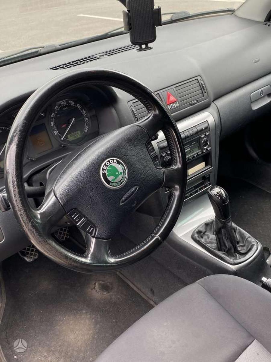 Zaļš Skoda Octavia 2005 Viļņa, ar dzinēja tilpumu 1.90 L un nobraukumu 303 tūkst. km par 960 €, foto 7 vietnē AUTOMOTO.COM.LV