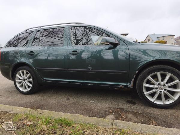 Green Skoda Octavia 2006 in Kaunas, with an engine capacity of 2.00 L and mileage of 346 thousand km for 1800 €, photo 4 on AUTOMOTO.COM.LV