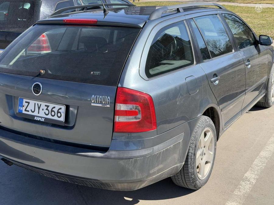 Green Skoda Octavia 2007 in Siauliai, with an engine capacity of 1.98 L and mileage of 360 thousand km for 800 €, photo 4 on AUTOMOTO.COM.LV
