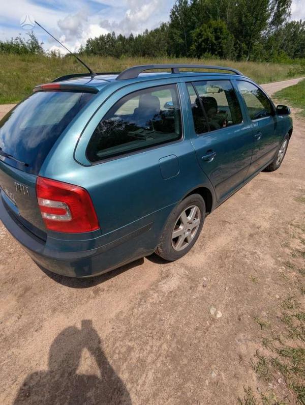 Green Skoda Octavia 2007 in Vilnius, with an engine capacity of 1.80 L and mileage of 266 thousand km for 1000 €, photo 6 on AUTOMOTO.COM.LV