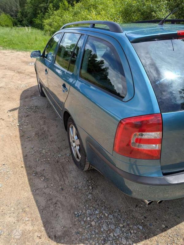 Green Skoda Octavia 2007 in Vilnius, with an engine capacity of 1.80 L and mileage of 266 thousand km for 1000 €, photo 7 on AUTOMOTO.COM.LV