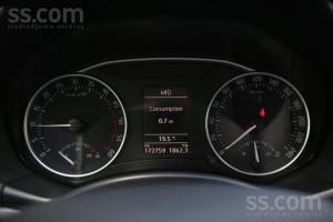 Green Skoda Octavia 2009 in Riga, with an engine capacity of 1.90 L and mileage of 173 thousand km for 2495 €, photo 9 on AUTOMOTO.COM.LV