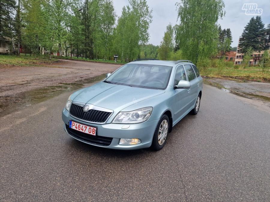 Green Skoda Octavia 2010 in Visaginas, with an engine capacity of 1.60 L and mileage of 311 thousand km for 2100 €, photo 1 on AUTOMOTO.COM.LV
