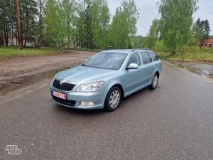 Green Skoda Octavia 2010 in Visaginas, with an engine capacity of 1.60 L and mileage of 311 thousand km for 2100 €, photo 3 on AUTOMOTO.COM.LV