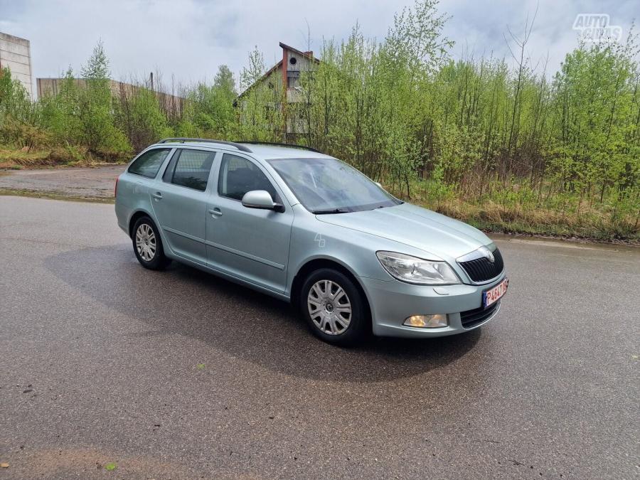 Green Skoda Octavia 2010 in Visaginas, with an engine capacity of 1.60 L and mileage of 311 thousand km for 2100 €, photo 6 on AUTOMOTO.COM.LV