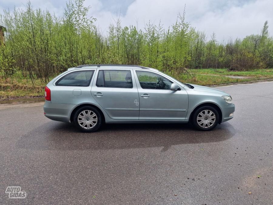 Green Skoda Octavia 2010 in Visaginas, with an engine capacity of 1.60 L and mileage of 311 thousand km for 2100 €, photo 7 on AUTOMOTO.COM.LV