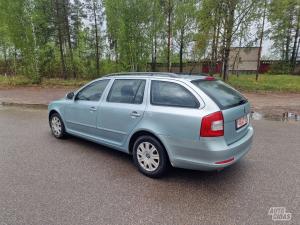 Green Skoda Octavia 2010 in Visaginas, with an engine capacity of 1.60 L and mileage of 311 thousand km for 2100 €, photo 12 on AUTOMOTO.COM.LV