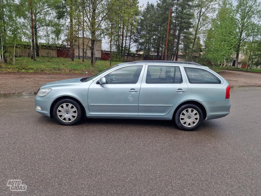 Green Skoda Octavia 2010 in Visaginas, with an engine capacity of 1.60 L and mileage of 311 thousand km for 2100 €, photo 13 on AUTOMOTO.COM.LV