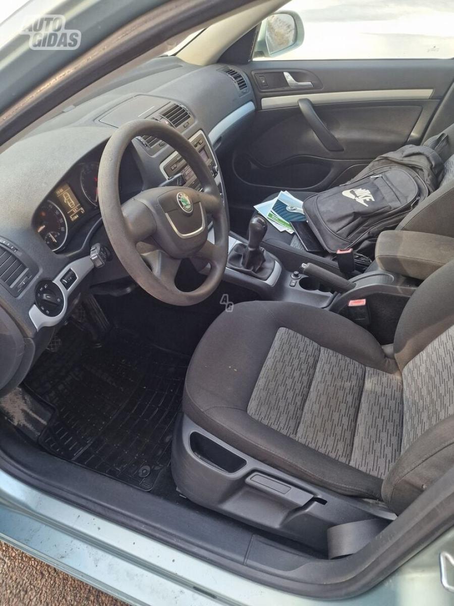Green Skoda Octavia 2010 in Visaginas, with an engine capacity of 1.60 L and mileage of 311 thousand km for 2100 €, photo 15 on AUTOMOTO.COM.LV